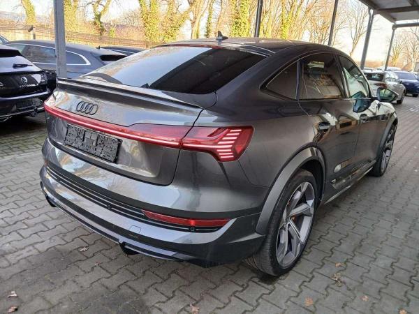 Pelēks Audi E-Tron 2022 Viļņa, ar dzinēja tilpumu 0.00 L un nobraukumu 90 tūkst. km par 42333 €, foto 3 vietnē AUTOMOTO.COM.LV