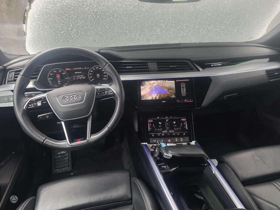 Pelēks Audi E-Tron 2022 Viļņa, ar dzinēja tilpumu 0.00 L un nobraukumu 92 tūkst. km par 41690 €, foto 11 vietnē AUTOMOTO.COM.LV
