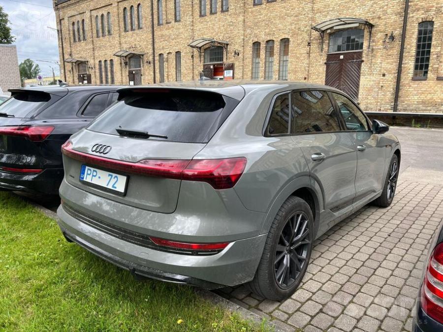 Pelēks Audi E-Tron 2022 Rīga, ar dzinēja tilpumu 0.00 L un nobraukumu 112 tūkst. km par 39500 €, foto 4 vietnē AUTOMOTO.COM.LV