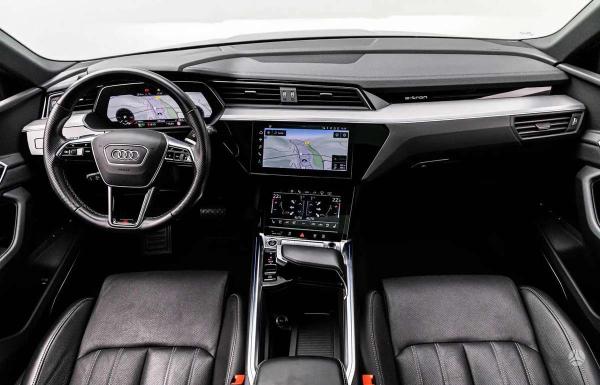 Pelēks Audi E-Tron 2022 Viļņa, ar dzinēja tilpumu 0.00 L un nobraukumu 106 tūkst. km par 31900 €, foto 4 vietnē AUTOMOTO.COM.LV