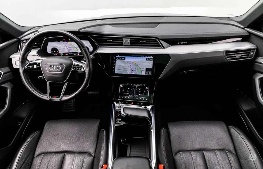Pelēks Audi E-Tron 2022 Viļņa, ar dzinēja tilpumu 0.00 L un nobraukumu 106 tūkst. km par 31900 €, foto 4 vietnē AUTOMOTO.COM.LV