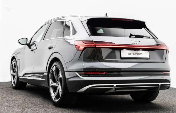 Pelēks Audi E-Tron 2022 Viļņa, ar dzinēja tilpumu 0.00 L un nobraukumu 106 tūkst. km par 31900 €, foto 6 vietnē AUTOMOTO.COM.LV