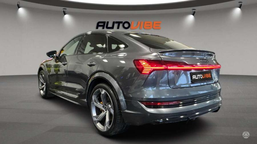 Grey Audi E-Tron 2022 in Vilnius, with an engine capacity of 0.00 L and mileage of 89 thousand km for 42333 €, photo 3 on AUTOMOTO.COM.LV
