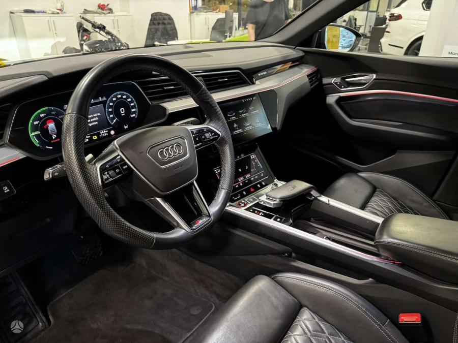 Grey Audi E-Tron 2022 in Vilnius, with an engine capacity of 0.00 L and mileage of 89 thousand km for 42333 €, photo 8 on AUTOMOTO.COM.LV