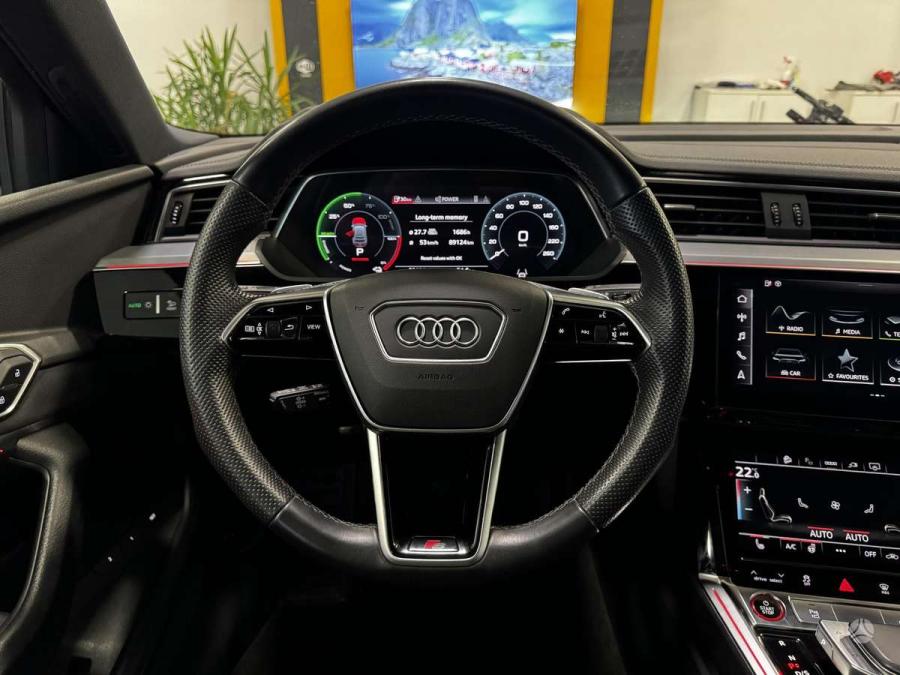 Grey Audi E-Tron 2022 in Vilnius, with an engine capacity of 0.00 L and mileage of 89 thousand km for 42333 €, photo 9 on AUTOMOTO.COM.LV