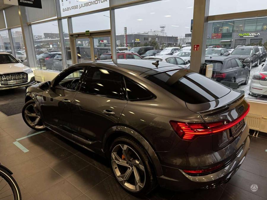 Grey Audi E-Tron 2022 in Vilnius, with an engine capacity of 0.00 L and mileage of 89 thousand km for 42333 €, photo 26 on AUTOMOTO.COM.LV