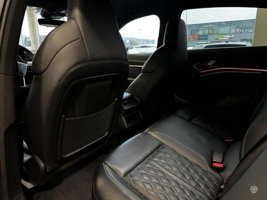 Grey Audi E-Tron 2022 in Vilnius, with an engine capacity of 0.00 L and mileage of 89 thousand km for 42333 €, photo 34 on AUTOMOTO.COM.LV