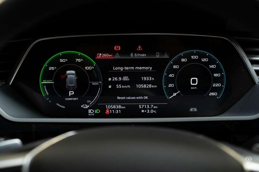 Grey Audi E-Tron 2022 in Vilnius, with an engine capacity of 0.00 L and mileage of 106 thousand km for 32200 €, photo 13 on AUTOMOTO.COM.LV