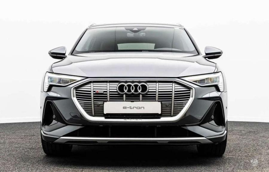 Grey Audi E-Tron 2022 in Vilnius, with an engine capacity of 0.00 L and mileage of 106 thousand km for 32200 €, photo 27 on AUTOMOTO.COM.LV
