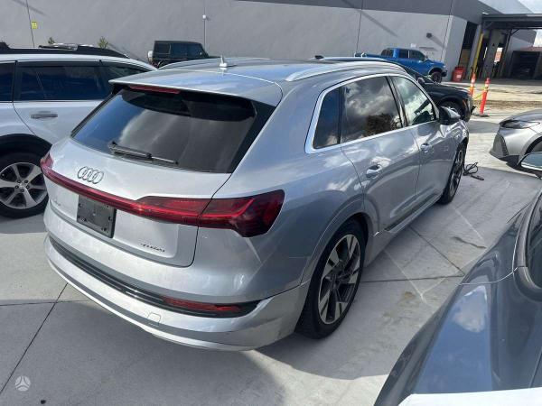 Grey Audi E-Tron 2022 in Ukmerge, with an engine capacity of 0.00 L and mileage of 57 thousand km for 24990 €, photo 1 on AUTOMOTO.COM.LV