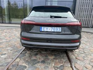 Grey Audi E-Tron 2022 in Riga, with an engine capacity of 0.00 L and mileage of 129 thousand km for 26850 €, photo 7 on AUTOMOTO.COM.LV