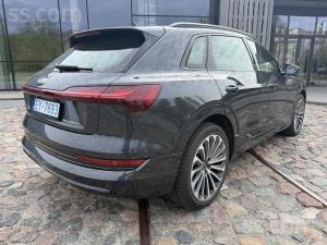 Grey Audi E-Tron 2022 in Riga, with an engine capacity of 0.00 L and mileage of 129 thousand km for 26850 €, photo 8 on AUTOMOTO.COM.LV