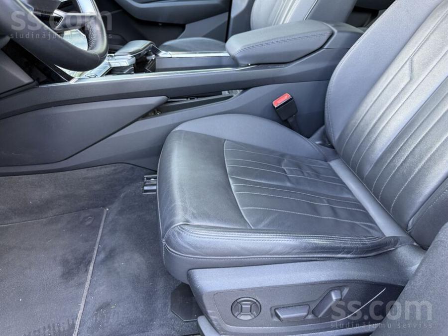 Grey Audi E-Tron 2022 in Riga, with an engine capacity of 0.00 L and mileage of 129 thousand km for 26850 €, photo 13 on AUTOMOTO.COM.LV