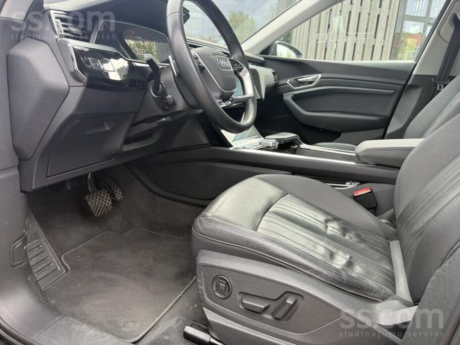 Grey Audi E-Tron 2022 in Riga, with an engine capacity of 0.00 L and mileage of 129 thousand km for 26850 €, photo 14 on AUTOMOTO.COM.LV