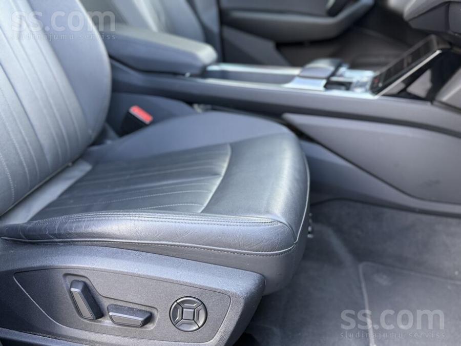 Grey Audi E-Tron 2022 in Riga, with an engine capacity of 0.00 L and mileage of 129 thousand km for 26850 €, photo 15 on AUTOMOTO.COM.LV