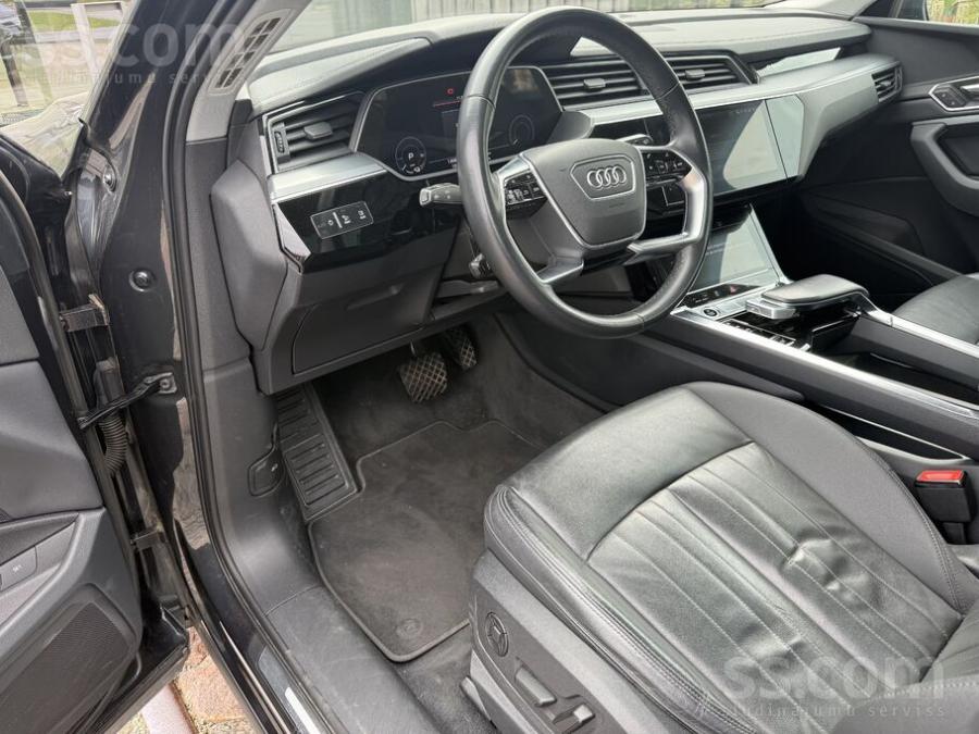 Grey Audi E-Tron 2022 in Riga, with an engine capacity of 0.00 L and mileage of 129 thousand km for 26850 €, photo 16 on AUTOMOTO.COM.LV