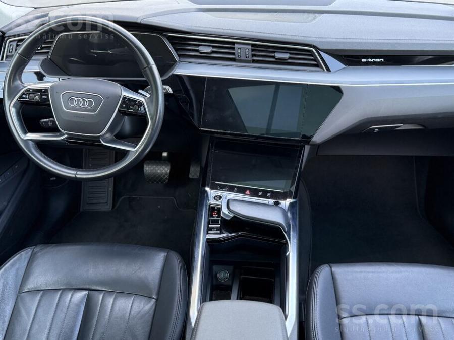 Grey Audi E-Tron 2022 in Riga, with an engine capacity of 0.00 L and mileage of 129 thousand km for 26850 €, photo 17 on AUTOMOTO.COM.LV