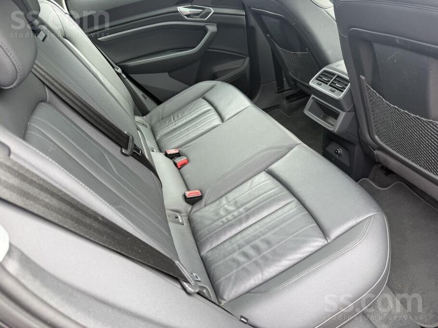 Grey Audi E-Tron 2022 in Riga, with an engine capacity of 0.00 L and mileage of 129 thousand km for 26850 €, photo 18 on AUTOMOTO.COM.LV
