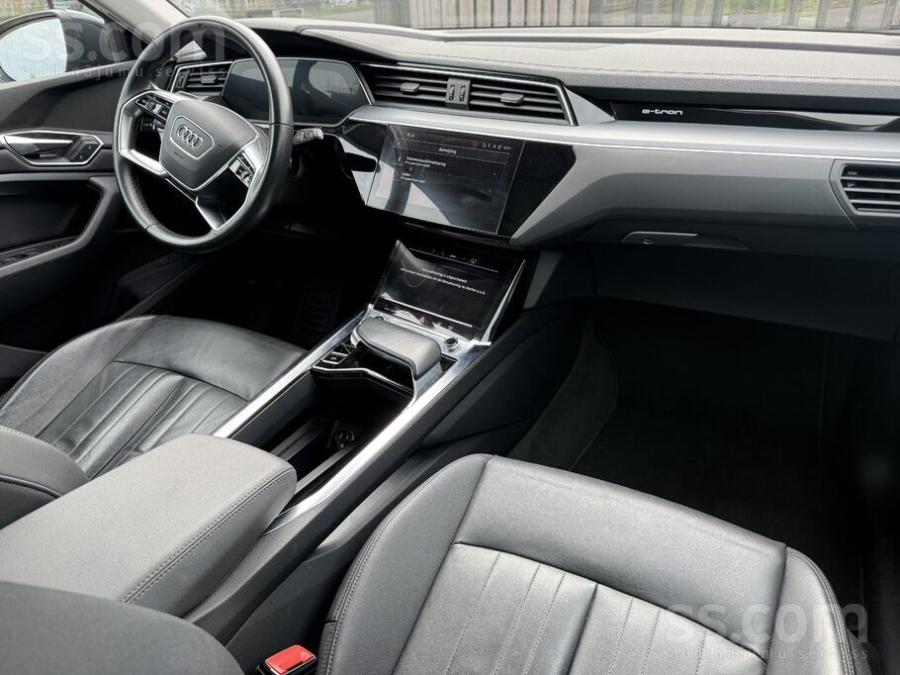 Grey Audi E-Tron 2022 in Riga, with an engine capacity of 0.00 L and mileage of 129 thousand km for 26850 €, photo 21 on AUTOMOTO.COM.LV