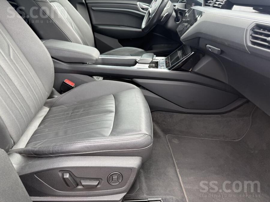 Grey Audi E-Tron 2022 in Riga, with an engine capacity of 0.00 L and mileage of 129 thousand km for 26850 €, photo 22 on AUTOMOTO.COM.LV
