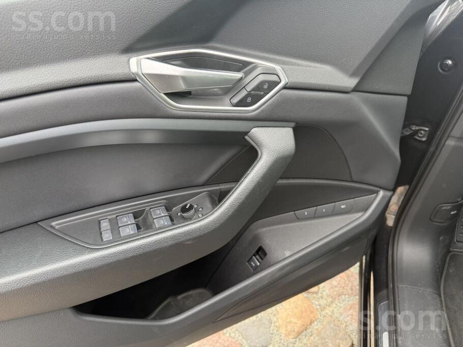 Grey Audi E-Tron 2022 in Riga, with an engine capacity of 0.00 L and mileage of 129 thousand km for 26850 €, photo 23 on AUTOMOTO.COM.LV