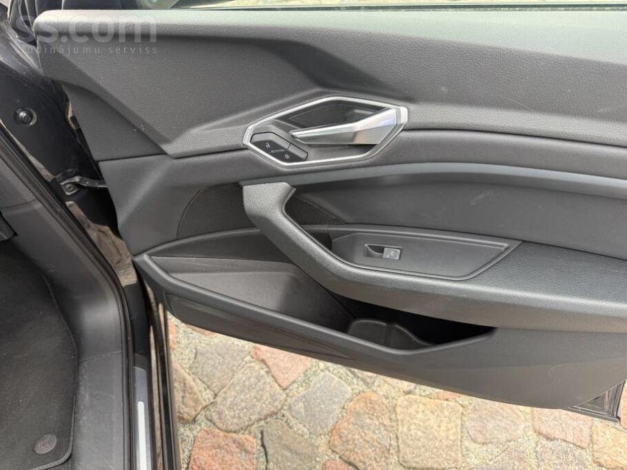Grey Audi E-Tron 2022 in Riga, with an engine capacity of 0.00 L and mileage of 129 thousand km for 26850 €, photo 30 on AUTOMOTO.COM.LV