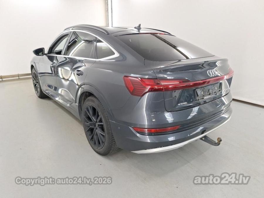 Grey Audi E-Tron 2022 in Tartu, with an engine capacity of 0.00 L and mileage of 176 thousand km for 29900 €, photo 4 on AUTOMOTO.COM.LV
