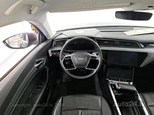 Pelēks Audi E-Tron 2022 Tartu, ar dzinēja tilpumu 0.00 L un nobraukumu 176 tūkst. km par 29900 €, foto 5 vietnē AUTOMOTO.COM.LV