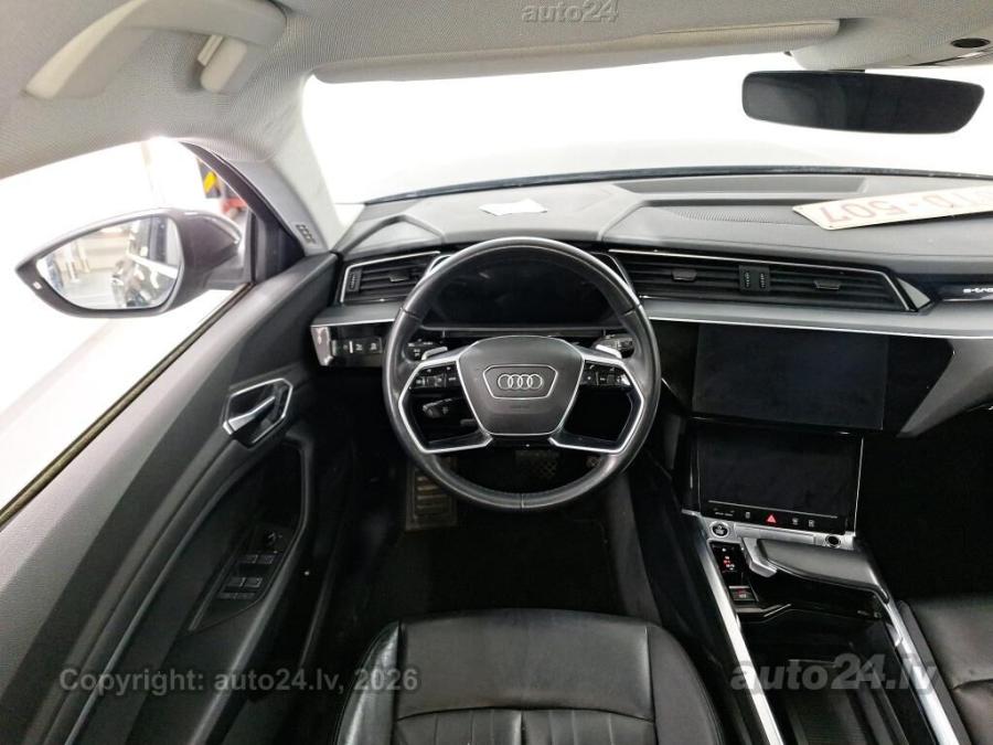 Grey Audi E-Tron 2022 in Tartu, with an engine capacity of 0.00 L and mileage of 176 thousand km for 29900 €, photo 6 on AUTOMOTO.COM.LV