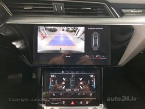 Grey Audi E-Tron 2022 in Tartu, with an engine capacity of 0.00 L and mileage of 176 thousand km for 29900 €, photo 9 on AUTOMOTO.COM.LV