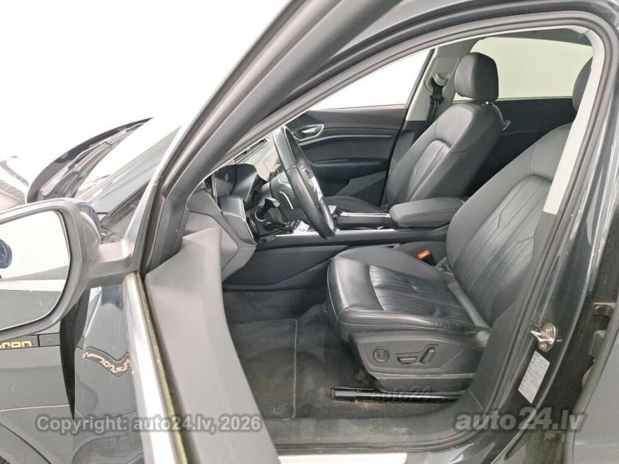 Grey Audi E-Tron 2022 in Tartu, with an engine capacity of 0.00 L and mileage of 176 thousand km for 29900 €, photo 10 on AUTOMOTO.COM.LV
