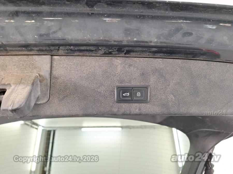 Grey Audi E-Tron 2022 in Tartu, with an engine capacity of 0.00 L and mileage of 176 thousand km for 29900 €, photo 13 on AUTOMOTO.COM.LV