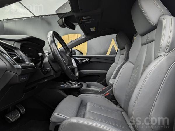 Pelēks Audi E-Tron 2022 Tukums, ar dzinēja tilpumu 0.00 L un nobraukumu 97 tūkst. km par 29990 €, foto 6 vietnē AUTOMOTO.COM.LV