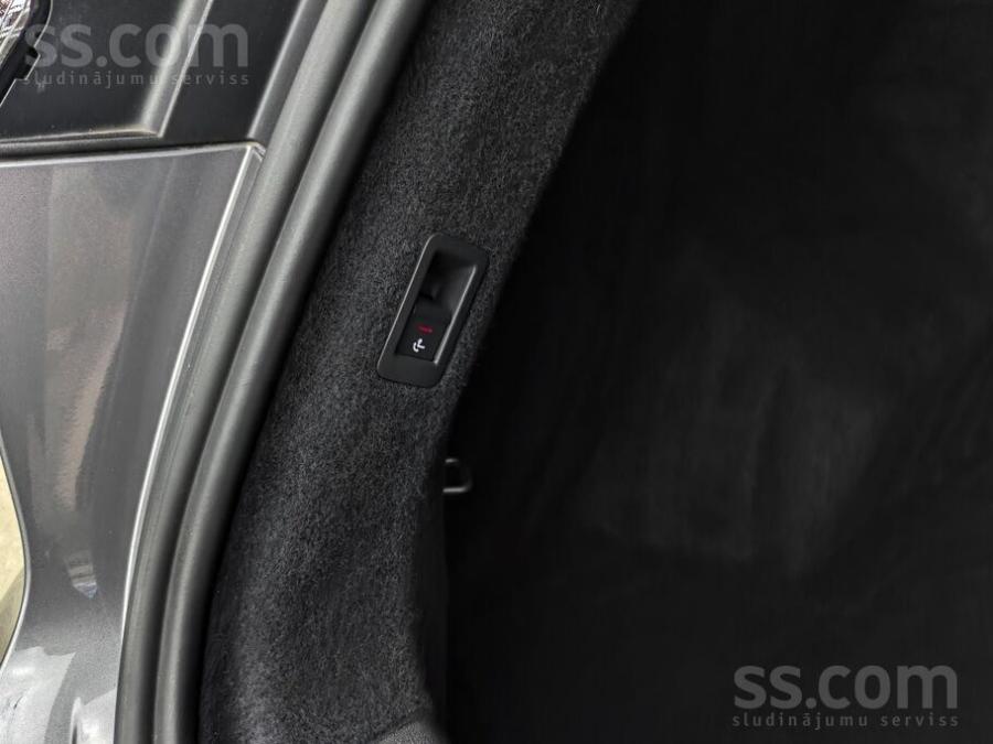 Grey Audi E-Tron 2022 in Tukums, with an engine capacity of 0.00 L and mileage of 97 thousand km for 29990 €, photo 24 on AUTOMOTO.COM.LV