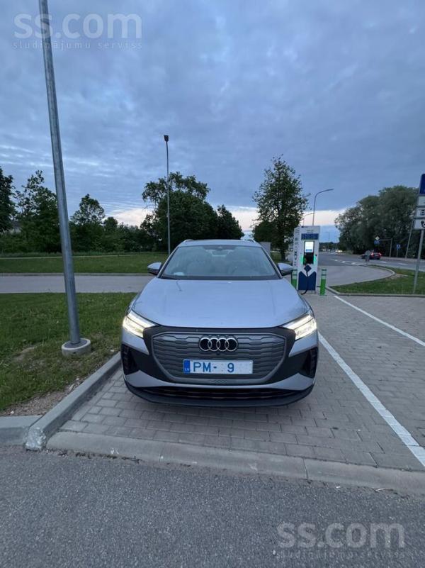 Grey Audi E-Tron 2022 in Rezekne, with an engine capacity of 0.00 L and mileage of 46 thousand km for 30400 €, photo 4 on AUTOMOTO.COM.LV