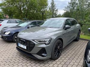 Серый Ауди E-Tron 2022 в Рига, объемом двигателя 0.00 л и пробегом 120 тыс. км за 34500 €, фото 3 на AUTOMOTO.COM.LV