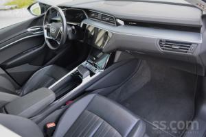 Pelēks Audi E-Tron 2022 Rīga, ar dzinēja tilpumu 0.00 L un nobraukumu 129 tūkst. km par 26900 €, foto 26 vietnē AUTOMOTO.COM.LV