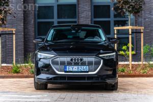 Grey Audi E-Tron 2022 in Riga, with an engine capacity of 0.00 L and mileage of 77 thousand km for 27900 €, photo 6 on AUTOMOTO.COM.LV