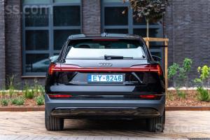 Grey Audi E-Tron 2022 in Riga, with an engine capacity of 0.00 L and mileage of 77 thousand km for 27900 €, photo 7 on AUTOMOTO.COM.LV