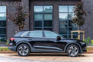Grey Audi E-Tron 2022 in Riga, with an engine capacity of 0.00 L and mileage of 77 thousand km for 27900 €, photo 8 on AUTOMOTO.COM.LV