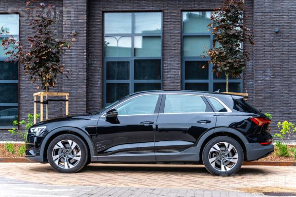 Pelēks Audi E-Tron 2022 Rīga, ar dzinēja tilpumu 0.00 L un nobraukumu 77 tūkst. km par 27900 €, foto 8 vietnē AUTOMOTO.COM.LV