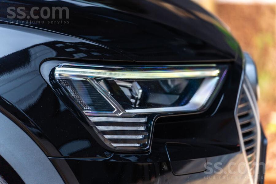 Grey Audi E-Tron 2022 in Riga, with an engine capacity of 0.00 L and mileage of 77 thousand km for 27900 €, photo 11 on AUTOMOTO.COM.LV