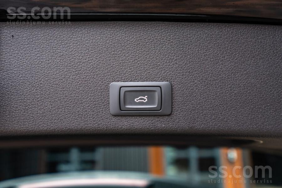 Grey Audi E-Tron 2022 in Riga, with an engine capacity of 0.00 L and mileage of 77 thousand km for 27900 €, photo 13 on AUTOMOTO.COM.LV