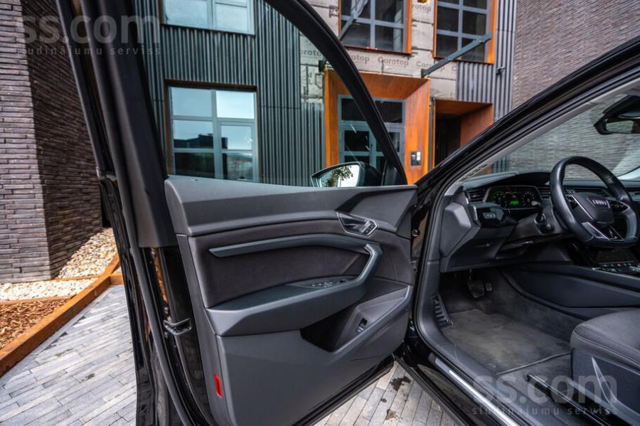 Grey Audi E-Tron 2022 in Riga, with an engine capacity of 0.00 L and mileage of 77 thousand km for 27900 €, photo 17 on AUTOMOTO.COM.LV