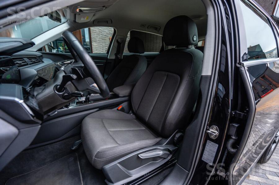 Grey Audi E-Tron 2022 in Riga, with an engine capacity of 0.00 L and mileage of 77 thousand km for 27900 €, photo 19 on AUTOMOTO.COM.LV