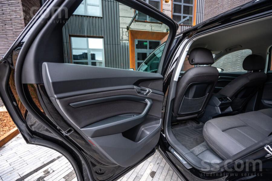 Grey Audi E-Tron 2022 in Riga, with an engine capacity of 0.00 L and mileage of 77 thousand km for 27900 €, photo 20 on AUTOMOTO.COM.LV