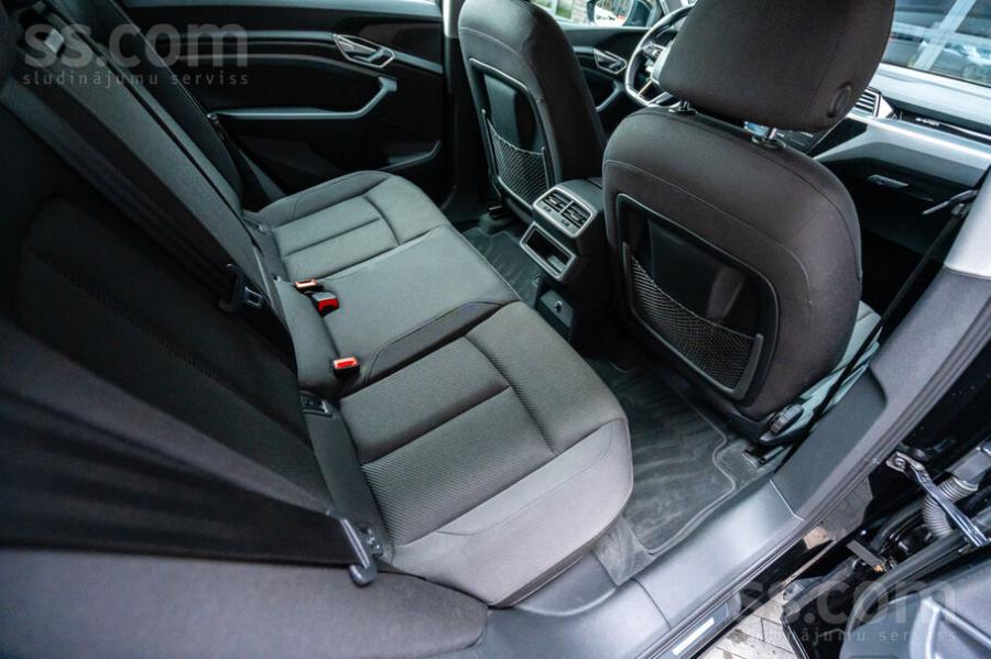 Grey Audi E-Tron 2022 in Riga, with an engine capacity of 0.00 L and mileage of 77 thousand km for 27900 €, photo 23 on AUTOMOTO.COM.LV