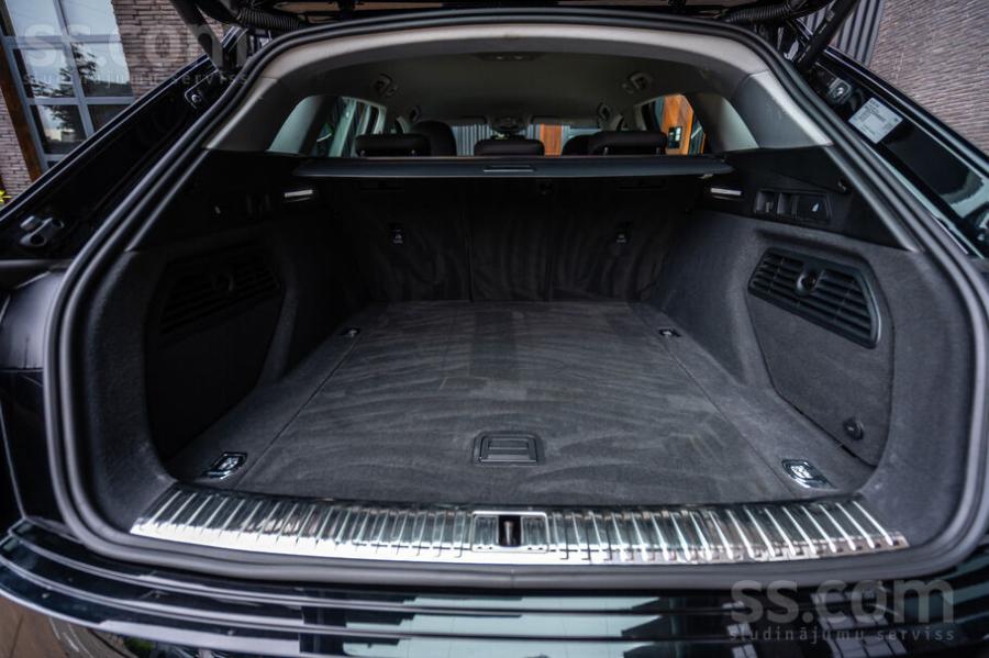 Grey Audi E-Tron 2022 in Riga, with an engine capacity of 0.00 L and mileage of 77 thousand km for 27900 €, photo 36 on AUTOMOTO.COM.LV
