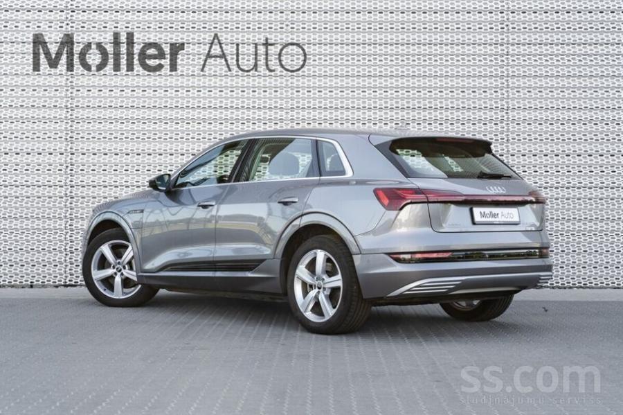 Grey Audi E-Tron 2022 in Riga, with an engine capacity of 0.00 L and mileage of 60 thousand km for 35600 €, photo 4 on AUTOMOTO.COM.LV