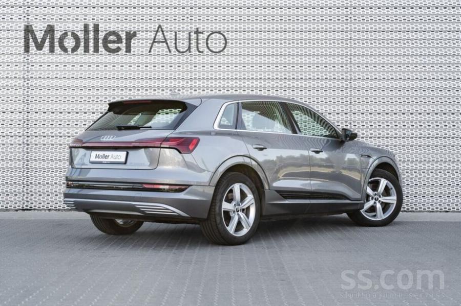 Grey Audi E-Tron 2022 in Riga, with an engine capacity of 0.00 L and mileage of 60 thousand km for 35600 €, photo 5 on AUTOMOTO.COM.LV